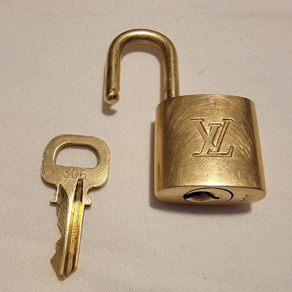 # 306 Vintage Louis Vuitton Lock & Key - Gem
